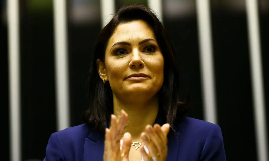 Michelle diz que vai mandar abraço de Bolsonaro a Trump e fala em ...