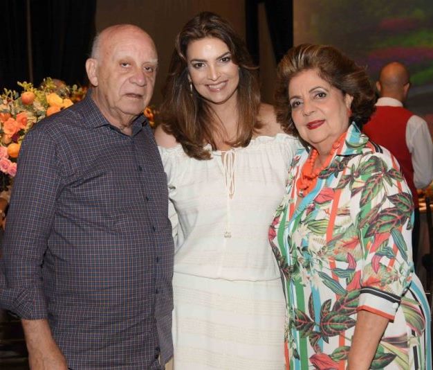 Hélio Santos completa 80 anos e ganha homenagem da família - ES HOJE
