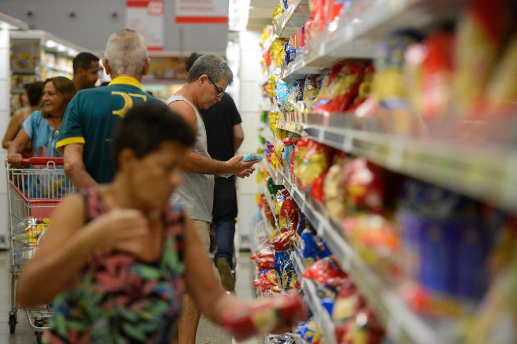 Especialista detalha os efeitos da convenção que fecha os supermercados ...