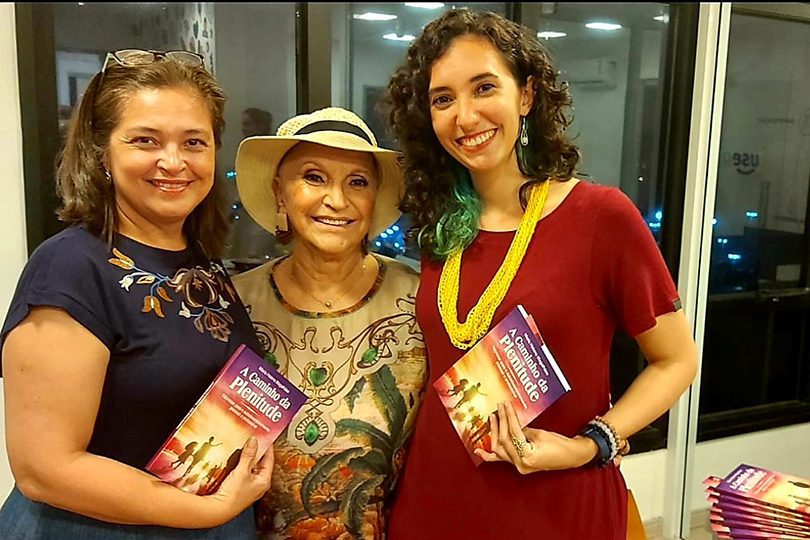 Maria Helena Magalhães lança primeiro livro - ES HOJE