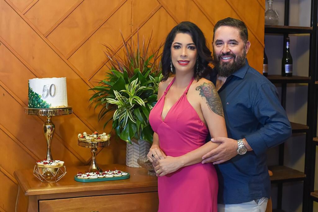 Aron Toczek comemora 50 anos ao lado de amigos - ES HOJE