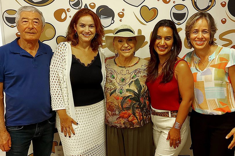 Maria Helena Magalhães lança primeiro livro - ES HOJE
