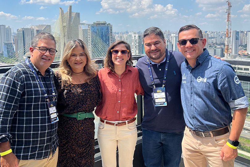 Aron Toczek comemora 50 anos ao lado de amigos - ES HOJE