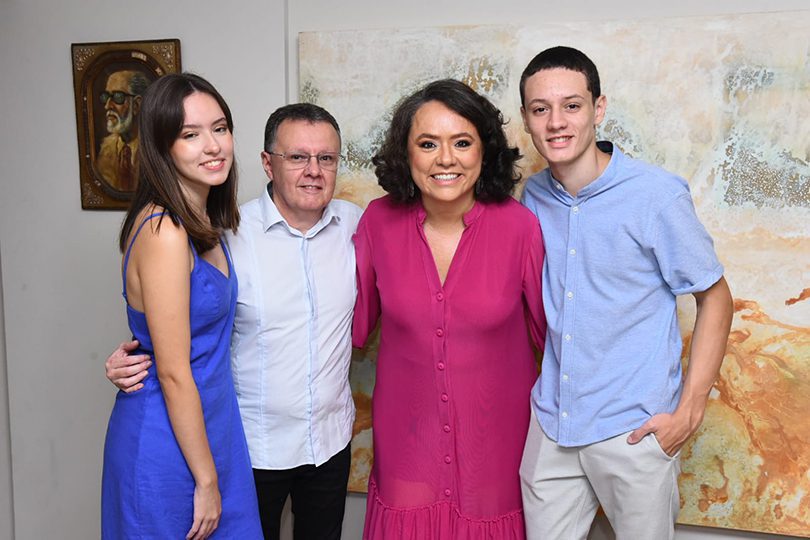 Jantar com amigos e familiares para celebrar Dayse Resende - ES HOJE