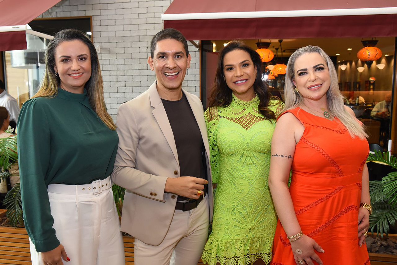 Almoço para as “Divas da Revista” - ES HOJE