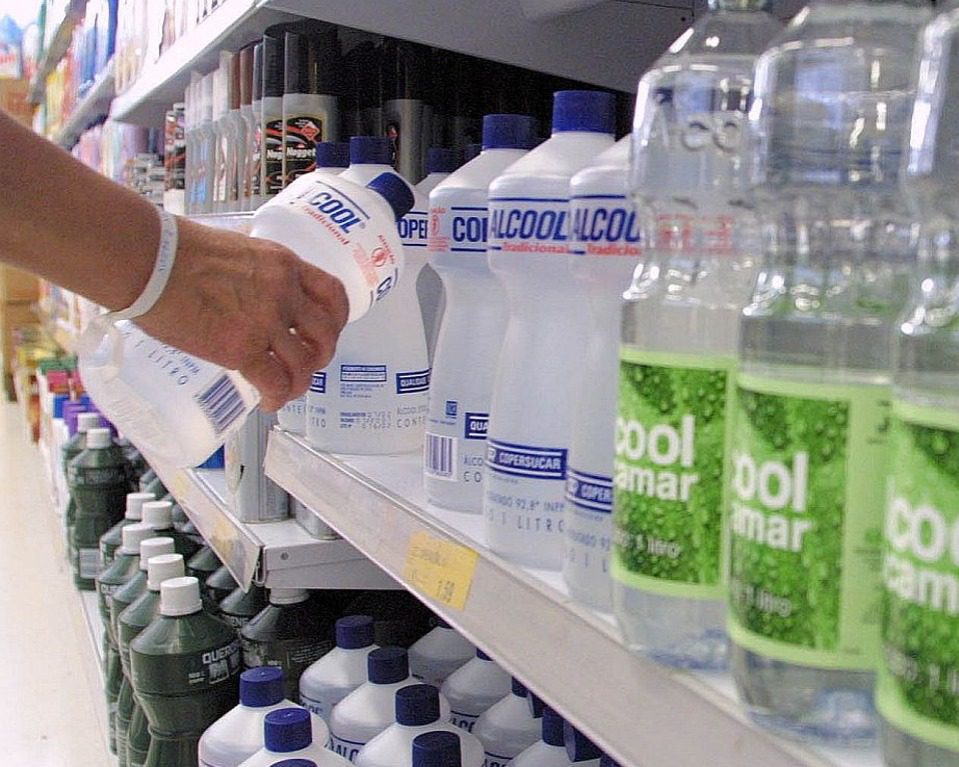 Anvisa proíbe venda livre do álcool 70% líquido a partir de 30 de abril ...