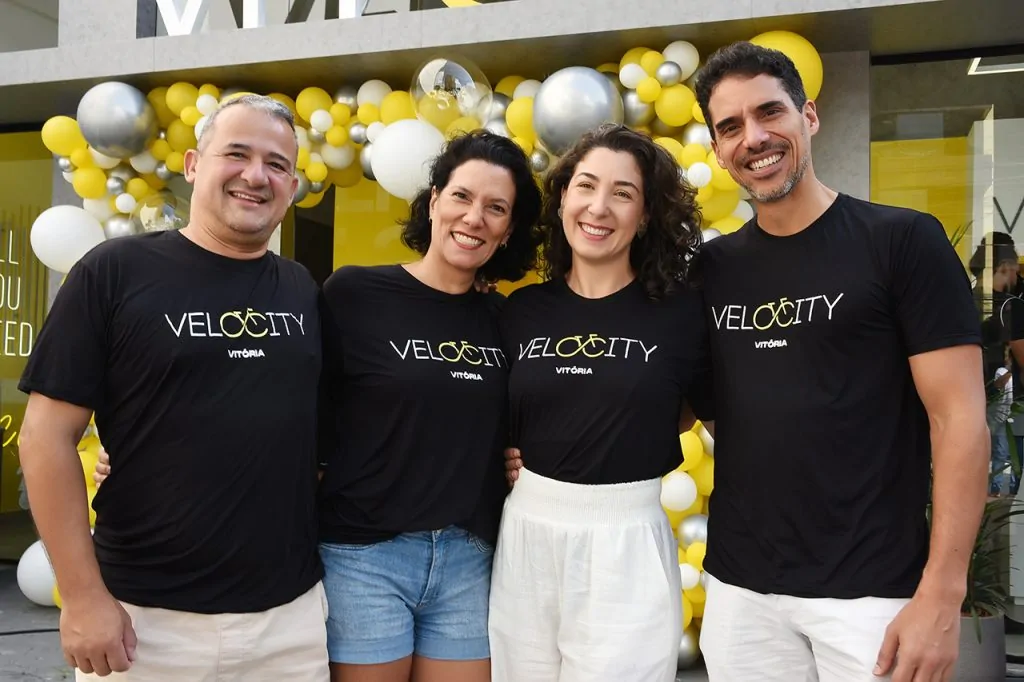Aula de bike indoor marca inauguração na Praia do Canto - ES HOJE