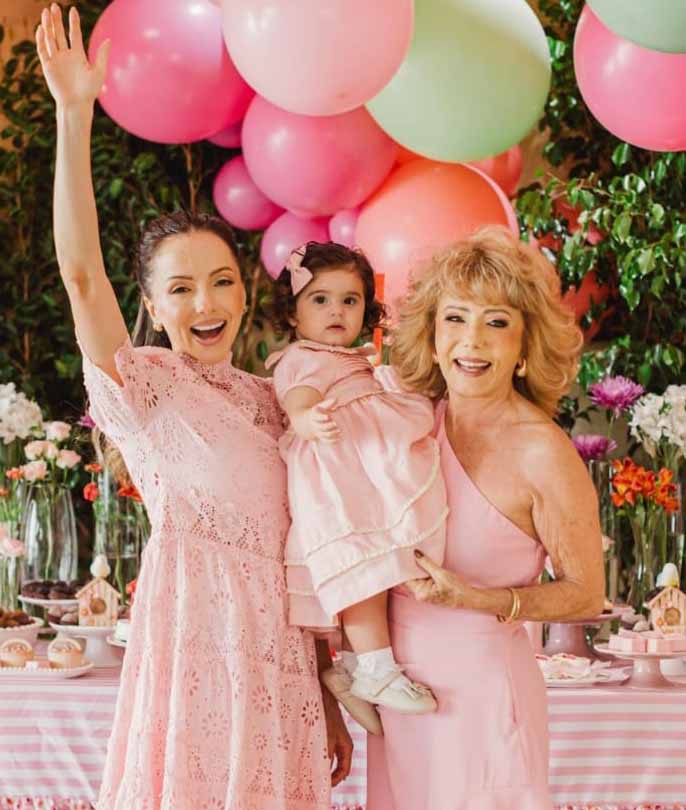 Larissa e Victo celebram primeiro ano da filha Maria Victoria - ES HOJE