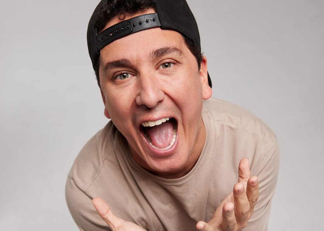 Rafael Portugal chega em Vitória com o stand up ‘Eu comigo mesmo’ - ES HOJE