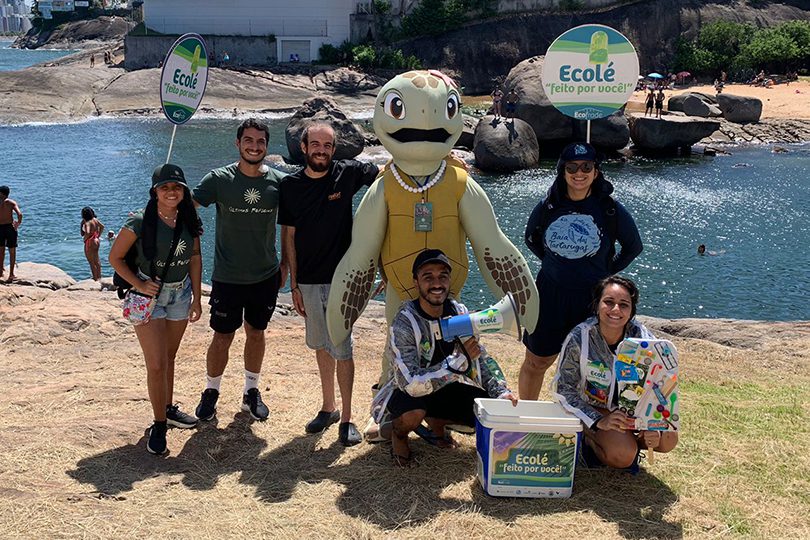 Conscientização ambiental divertida em praias - ES HOJE