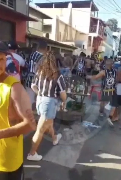 Vídeo mostra briga envolvendo torcida organizada antes de jogo do Rio ...