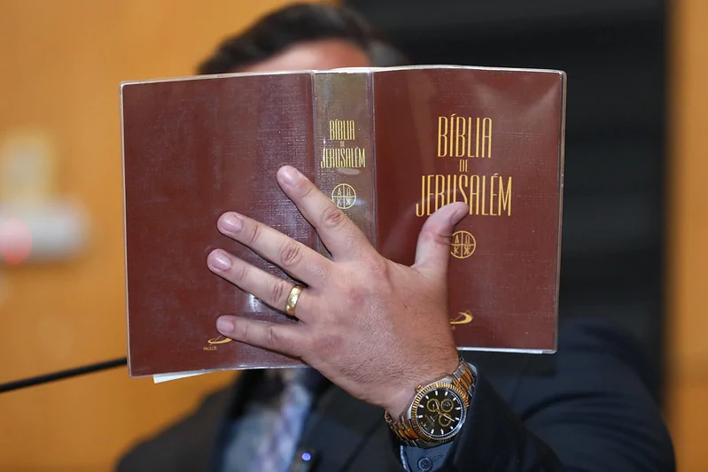 Callegari lê evangelho na tribuna e parte para ataque contra Sérgio ...