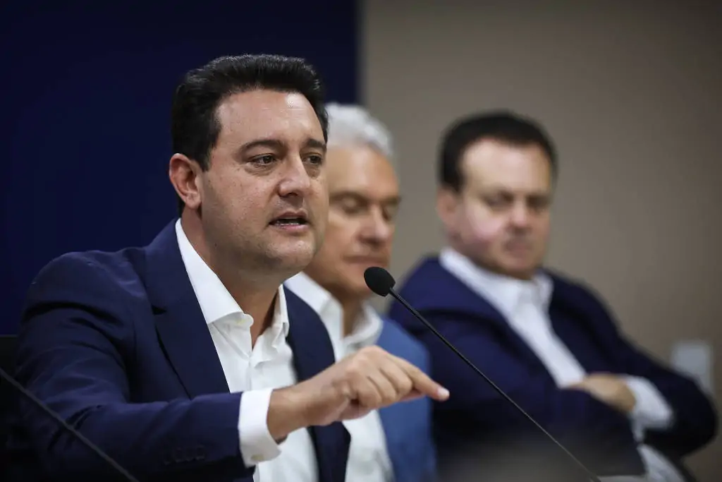 Ratinho Júnior decide concluir mandato no Paraná e fica de fora de ...